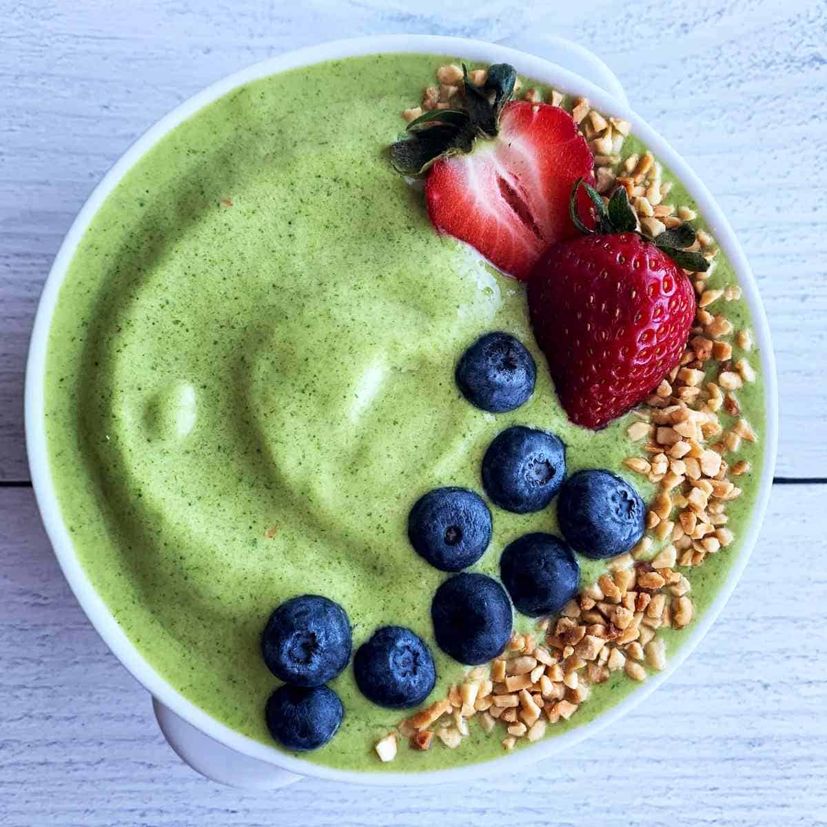 Green Smoothie Bowl - Cookhouse Diary